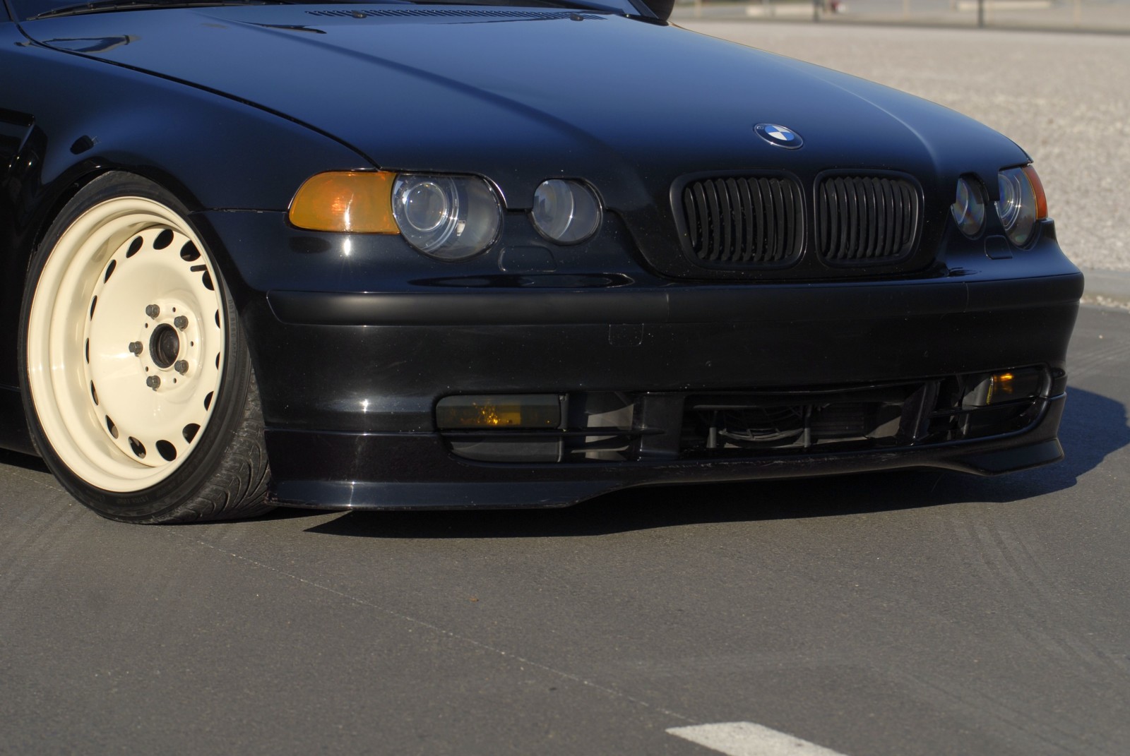 BMW E46 Compact w stylu Stance/Hellaflush - Trends Magazines