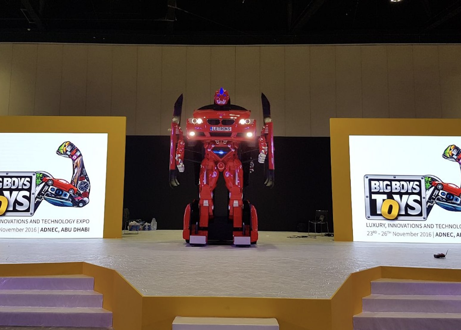 BMW E92 Transformers - zbuduj sobie chodzące BMW - Trends Magazines