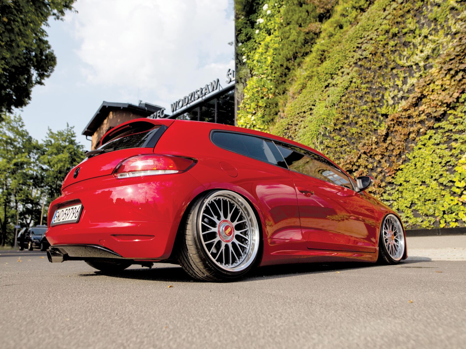 VW Scirocco w stylu stance - Trends Magazines