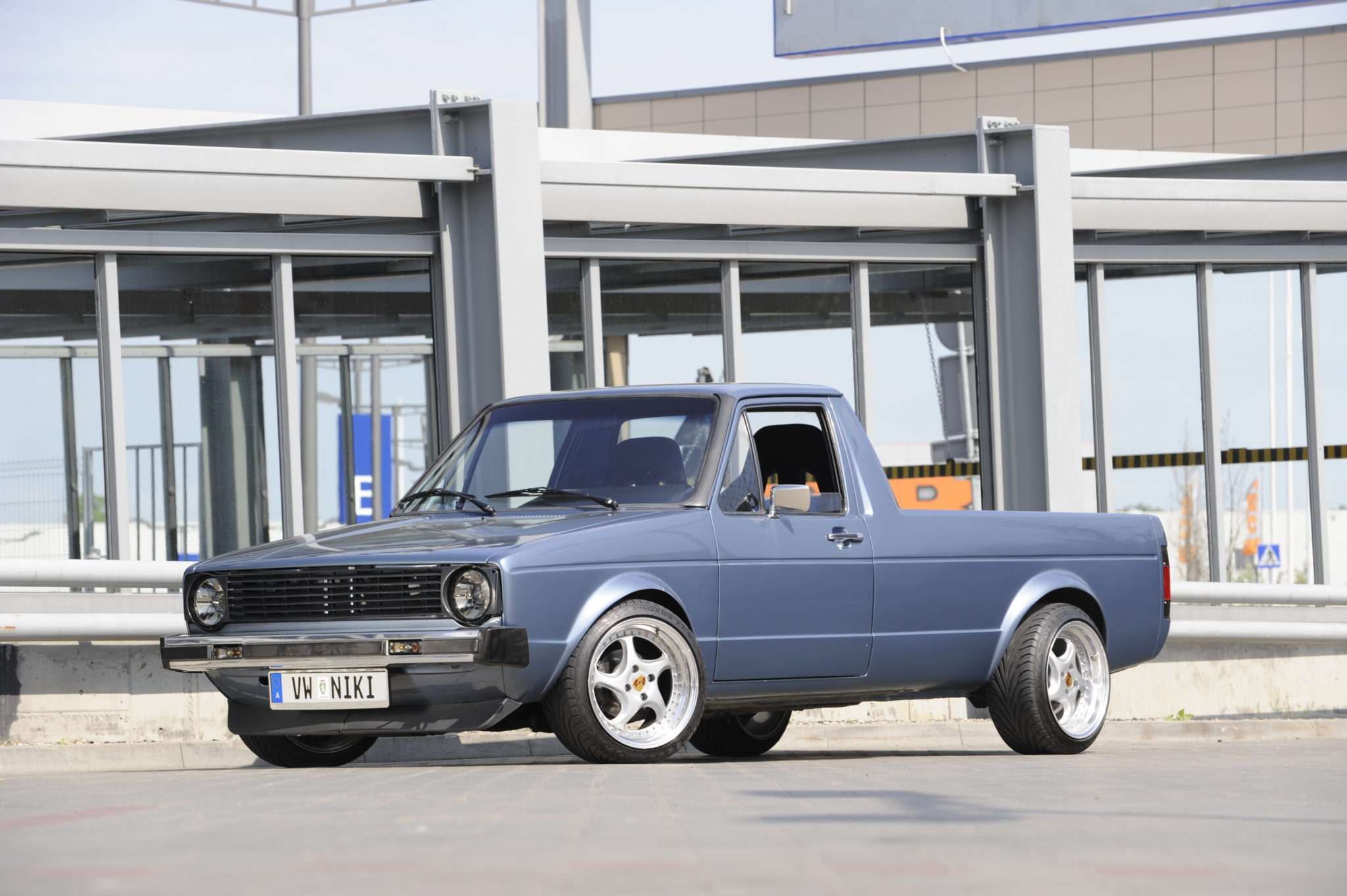 VW Caddy mk1 z mocarnym silnikiem R32 - Trends Magazines