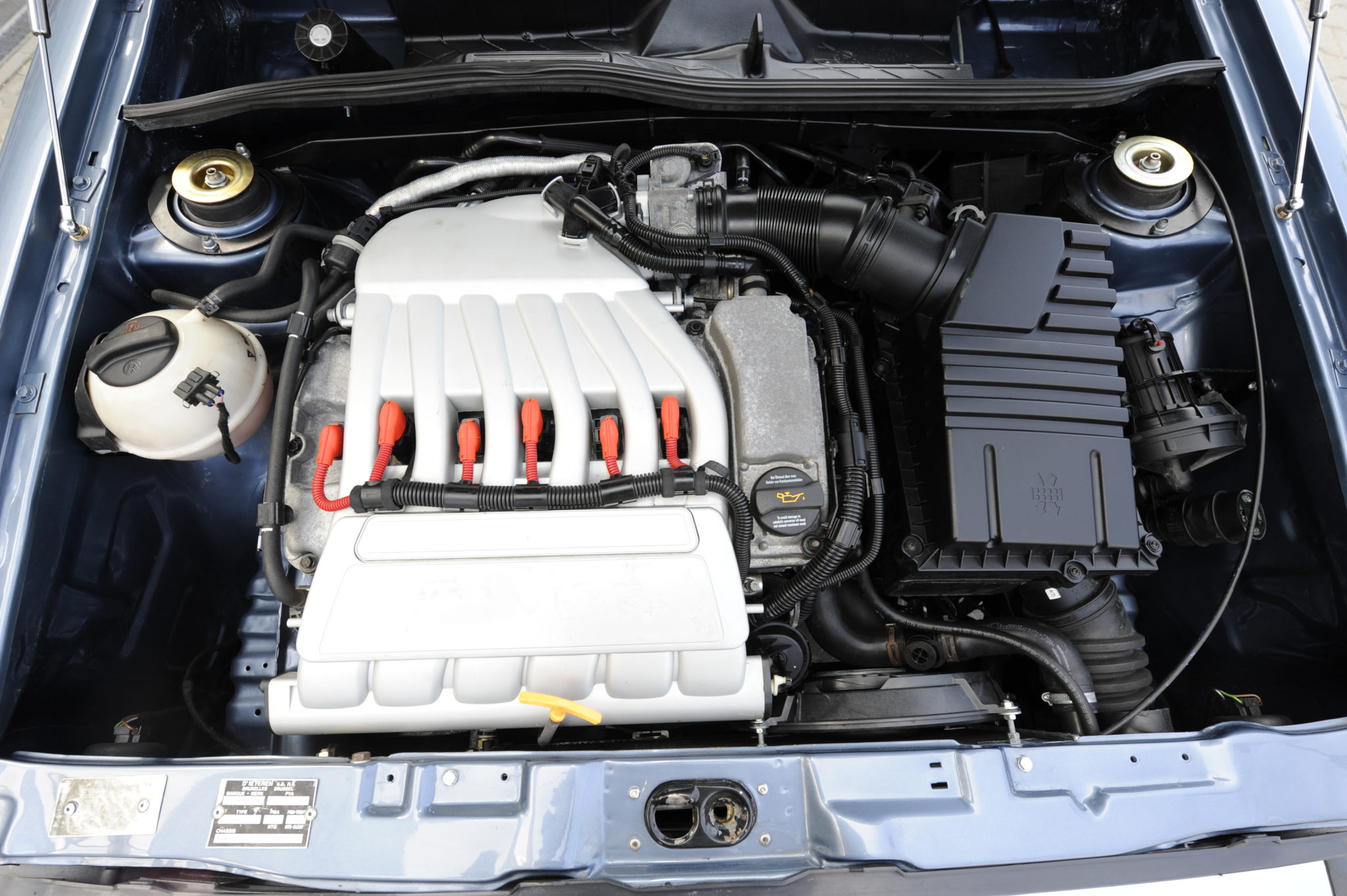 VW Caddy mk1 z mocarnym silnikiem R32 - Trends Magazines