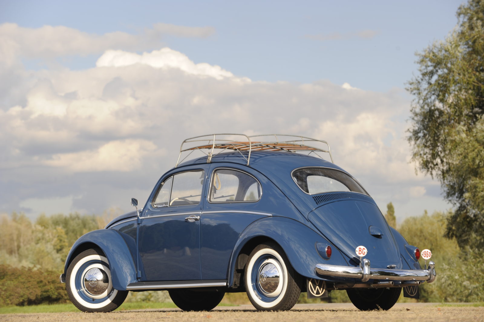 Niecodzienna historia VW Garbusa 1200 de Luxe - Trends Magazines