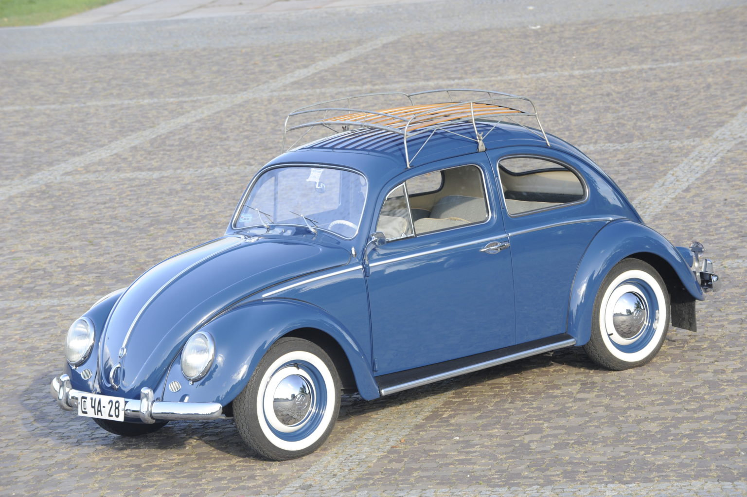 Niecodzienna historia VW Garbusa 1200 de Luxe - Trends Magazines